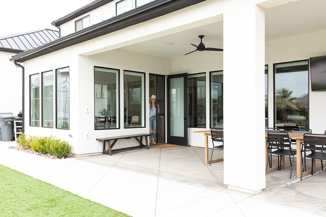 Retractable Solar Screens | Exterior Solar Screens | Mirage Screen Systems