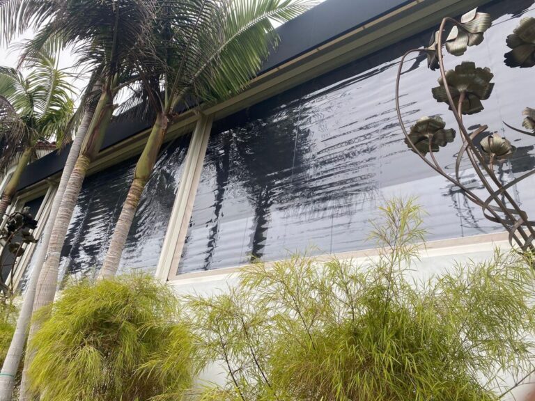 Retractable Vinyl Screens and Doors | Mirage Screen Systems