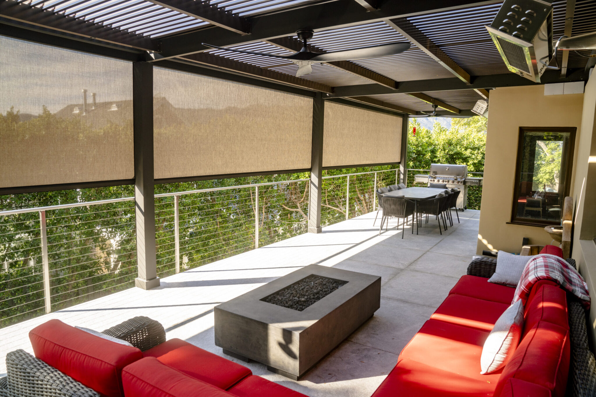 Retractable Screen Systems & Manufacturers | Mirage Screen Systems